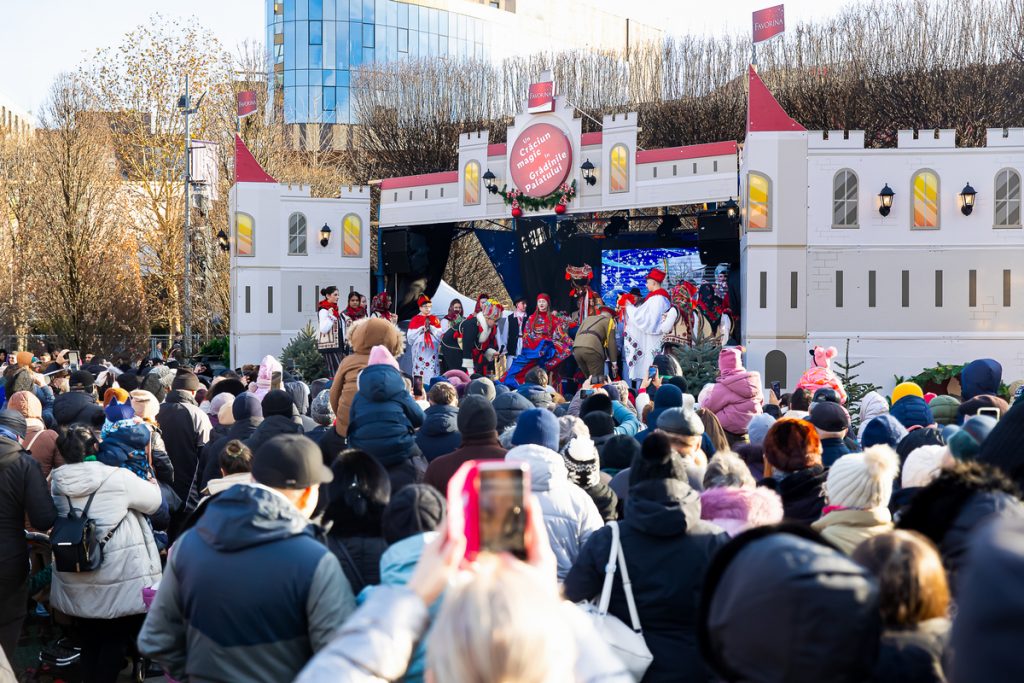 Tradiții, colinde și obiceiuri autentice în parcul Palas, la Festivalul ...